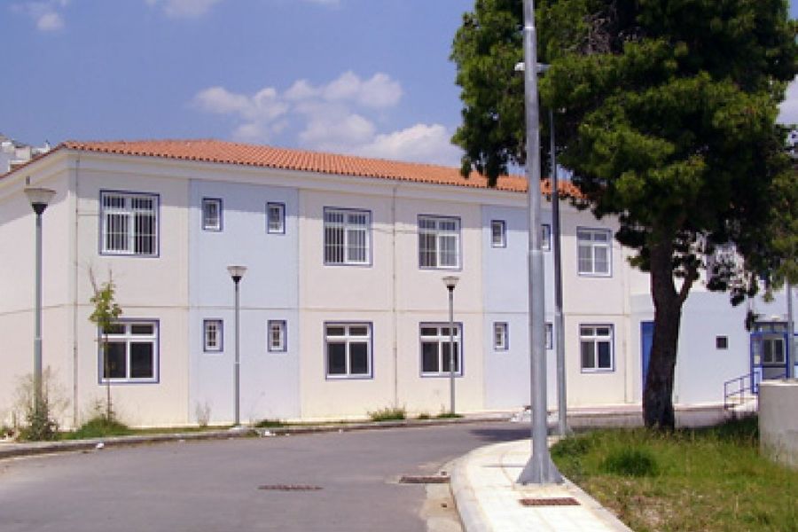 Η Μπλε Πολυκατοικία: Χώρος συγκατοίκησης, συνάντησης, συνάθροισης μίας ...